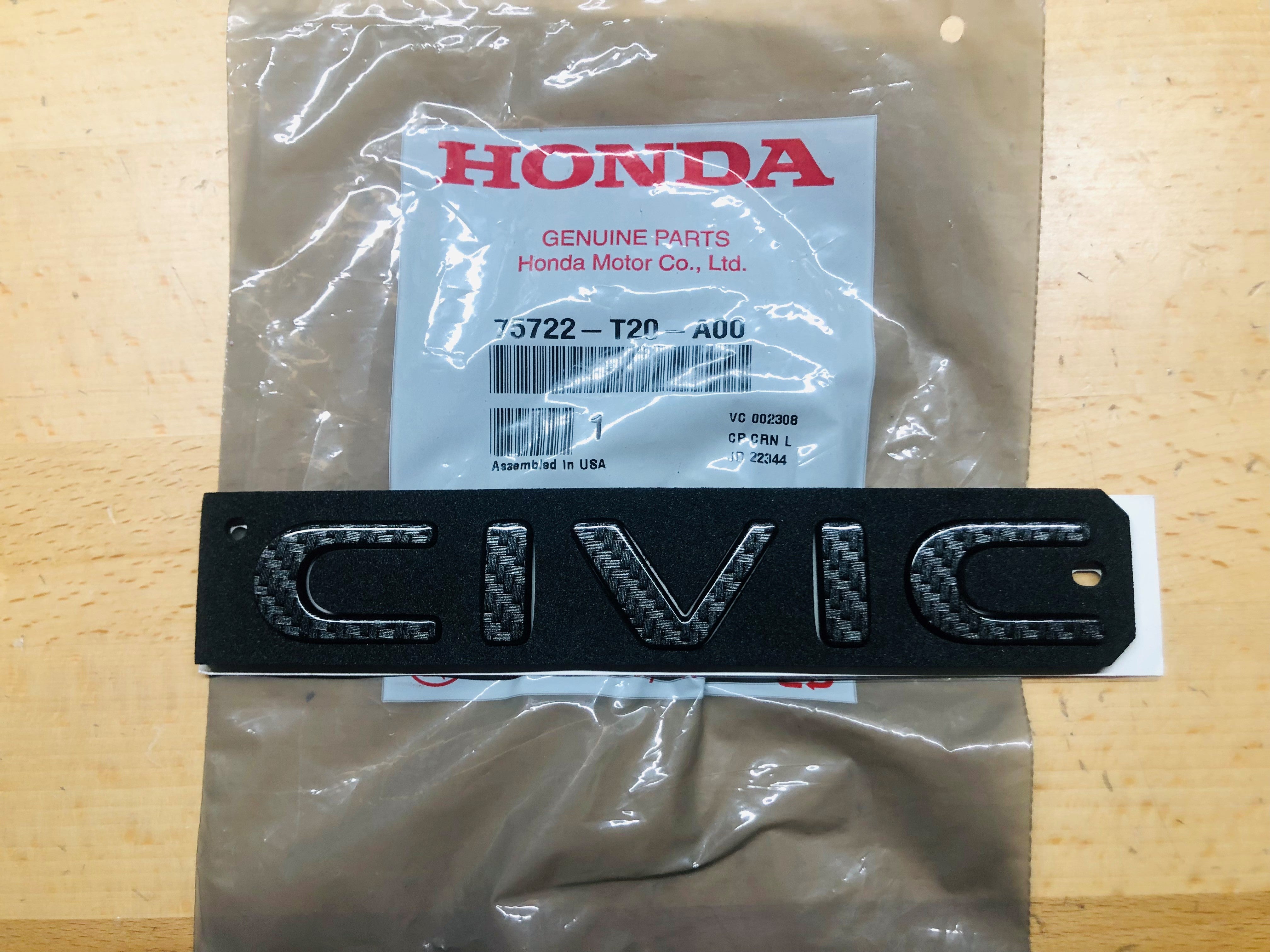 Honda Civic 22-24 Black Carbon Fiber Effect Nameplate – Deep Blue Chrome