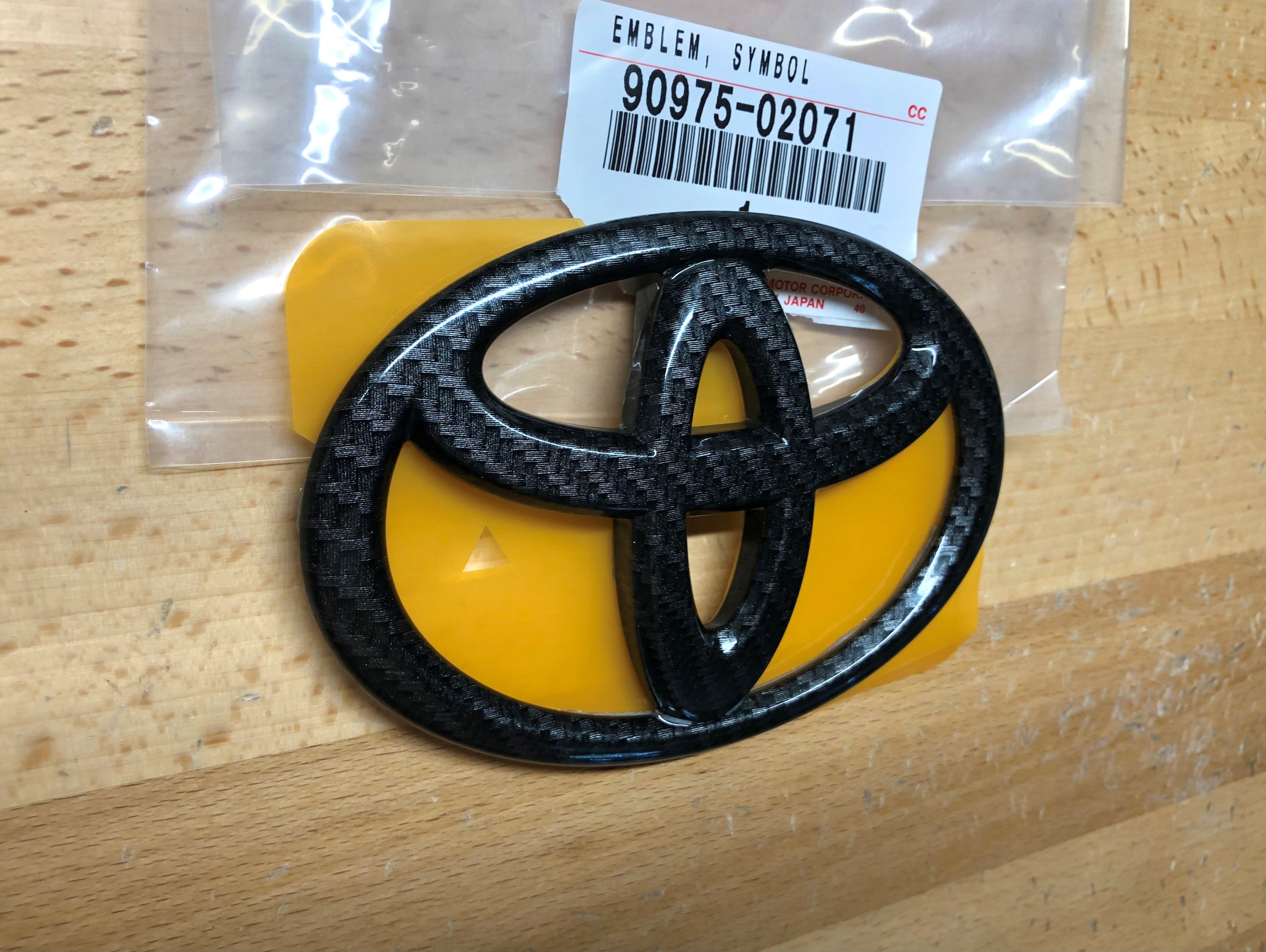 Toyota Camry Highlander Carbon Fiber Effect Rear Emblem – Deep Blue Chrome