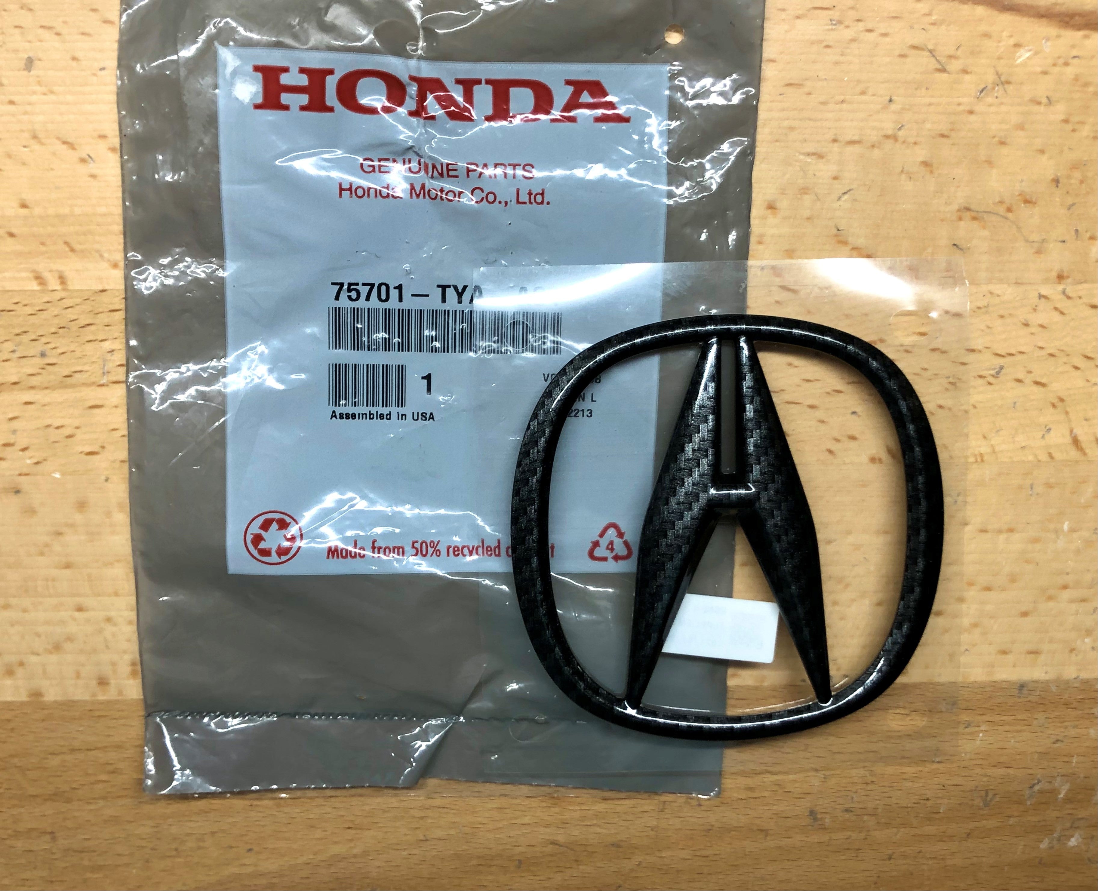 Acura MDX 2022-2024 Carbon Fiber Effect Rear Emblem – Deep Blue Chrome