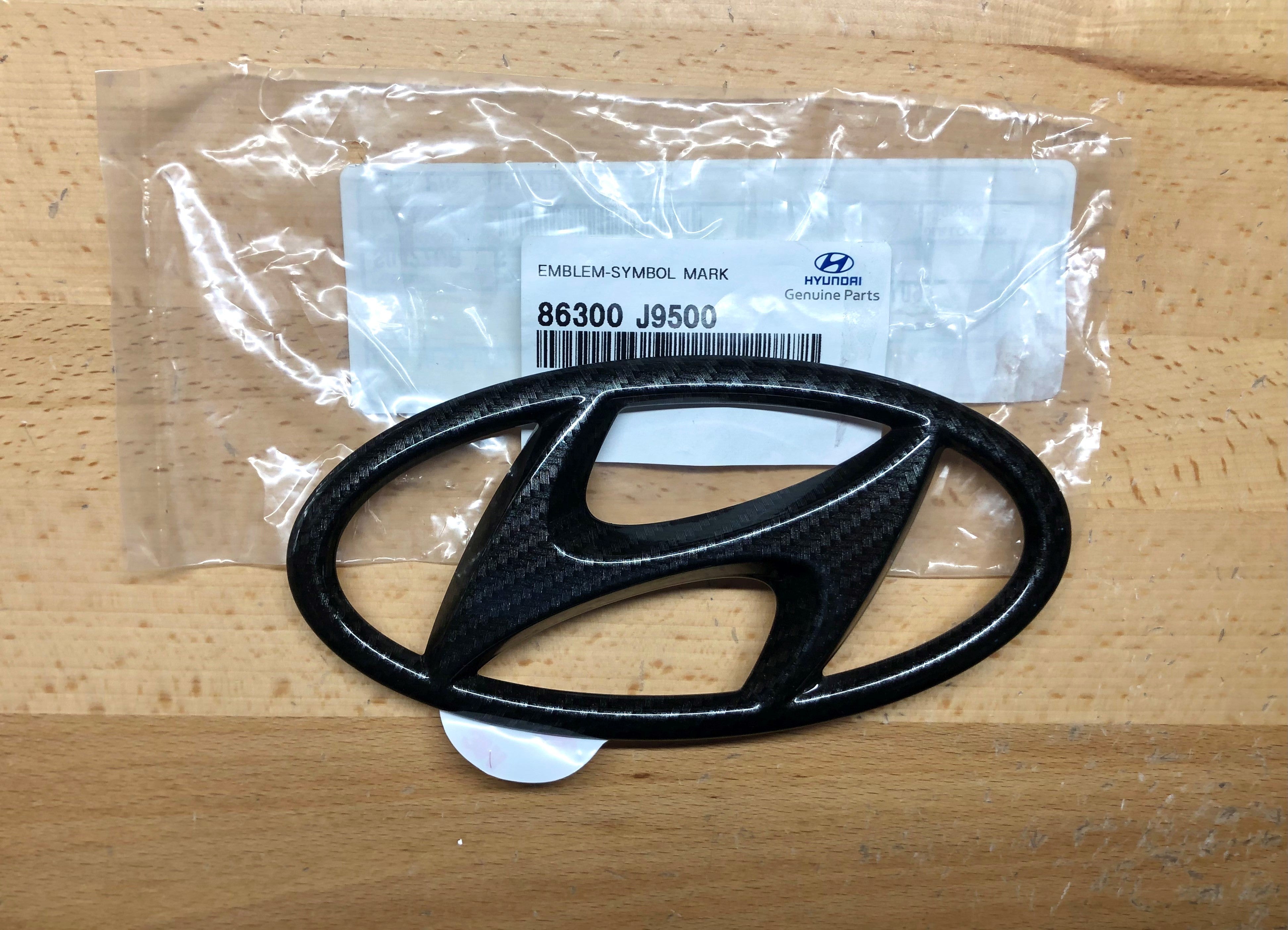 Hyundai Kona 22-23 Carbon Fiber Rear Hatch Emblem – Deep Blue Chrome