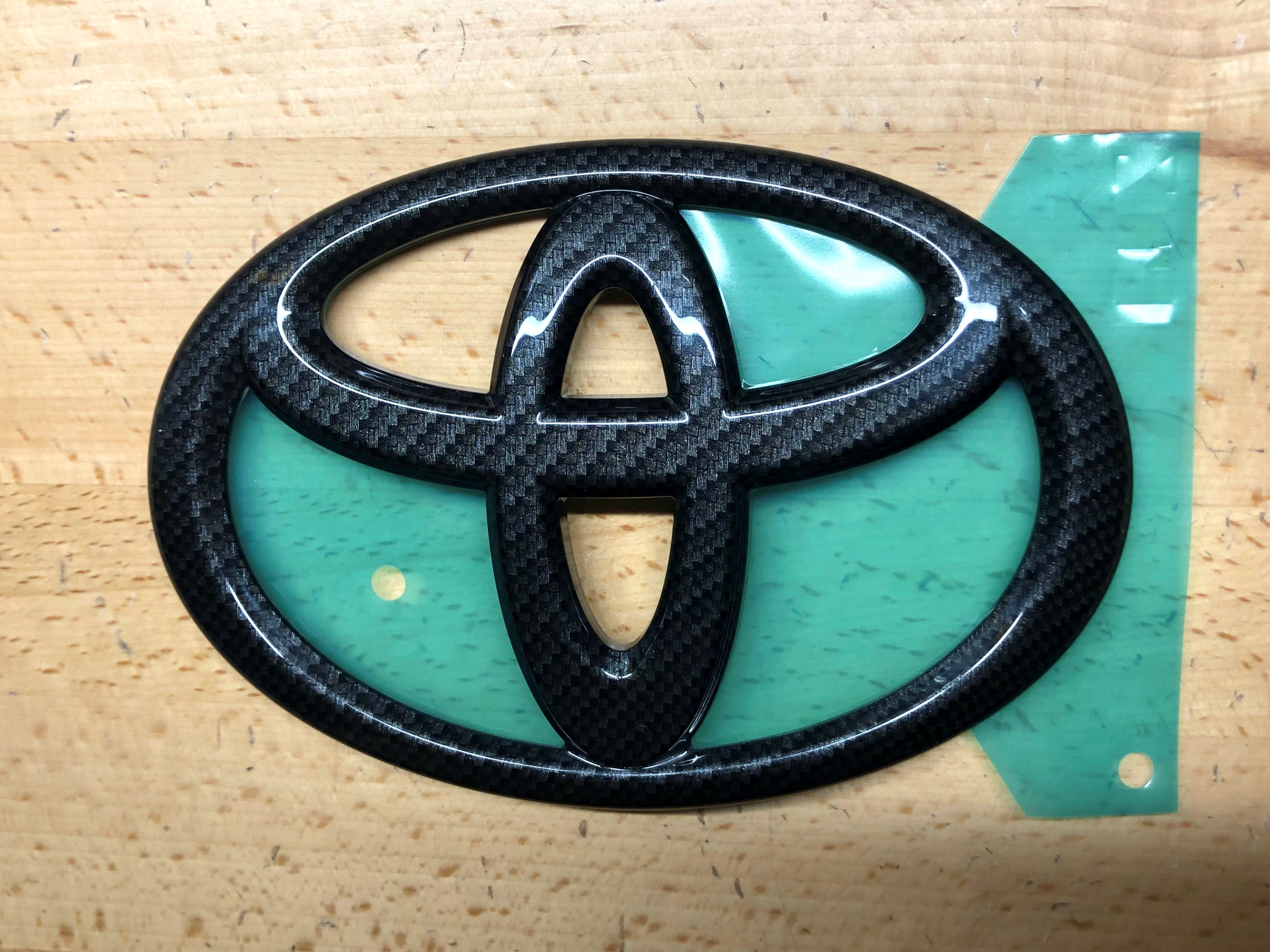 Toyota Land Cruiser 200 16-21 Carbon Fiber Effect Emblem – Deep Blue Chrome