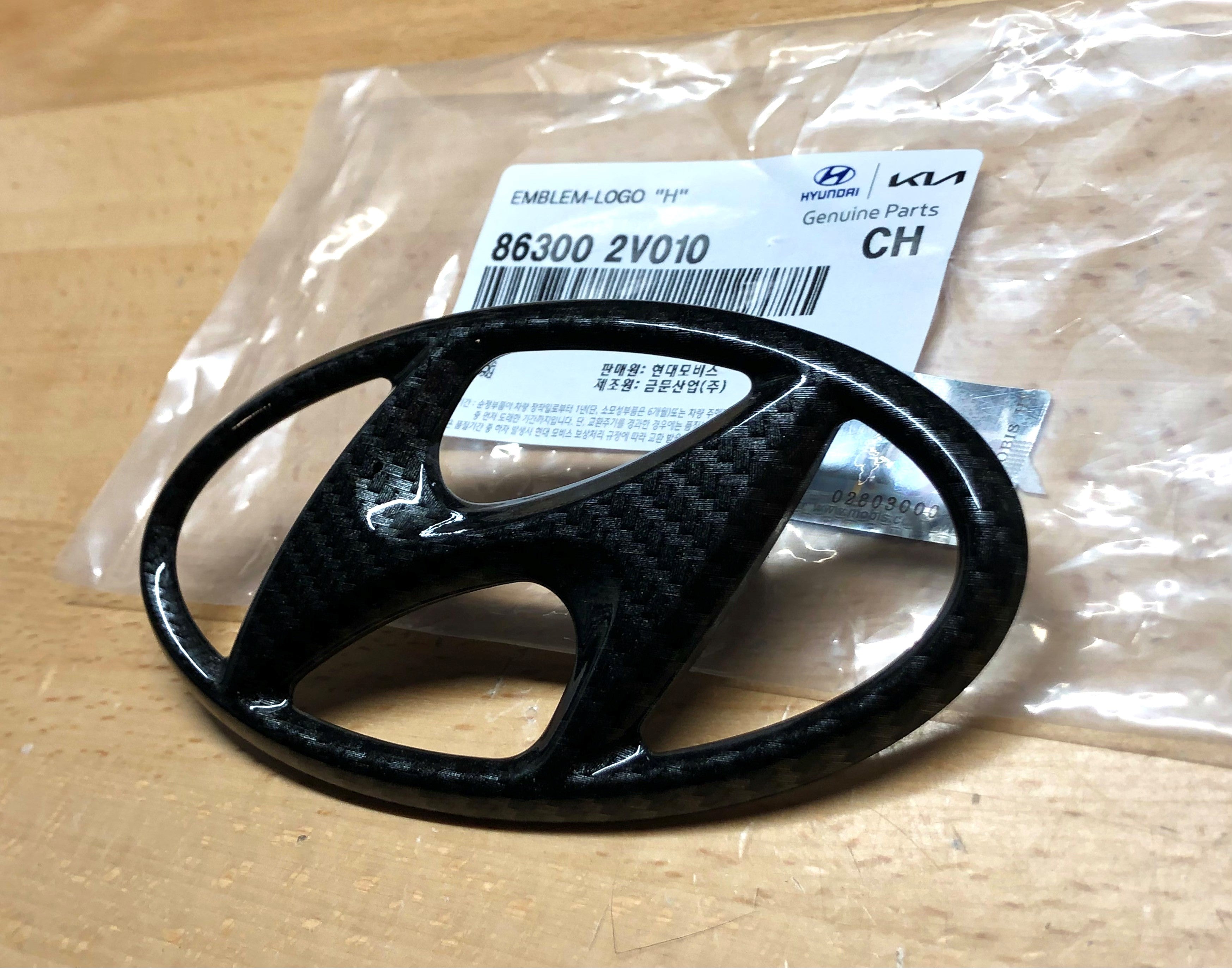 Hyundai Veloster 12-17 Carbon Fiber Rear Emblem – Deep Blue Chrome