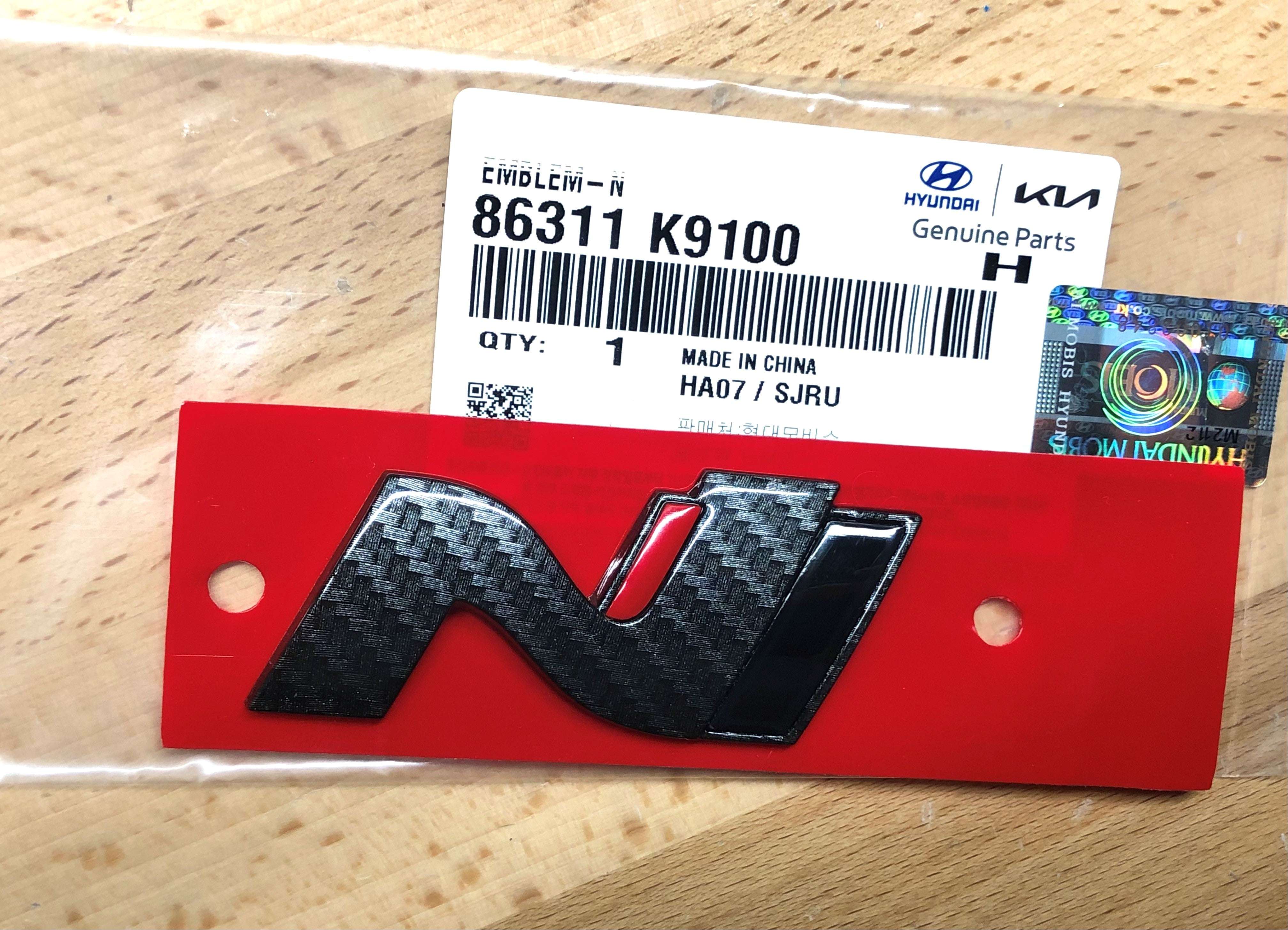 Hyundai Veloster "N" Carbon Fiber Effect Rear Emblem – Deep Blue Chrome